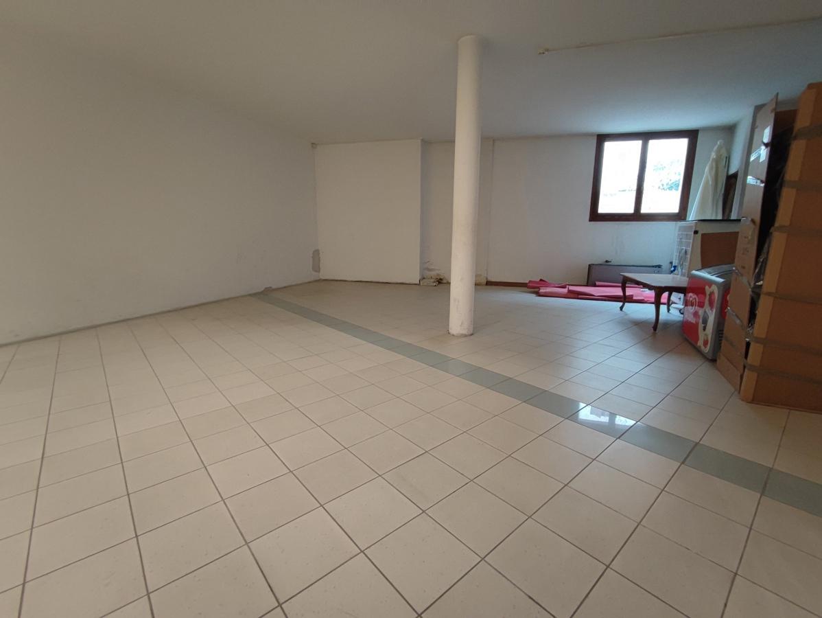 Esercizio commerciale in vendita a Rovigo