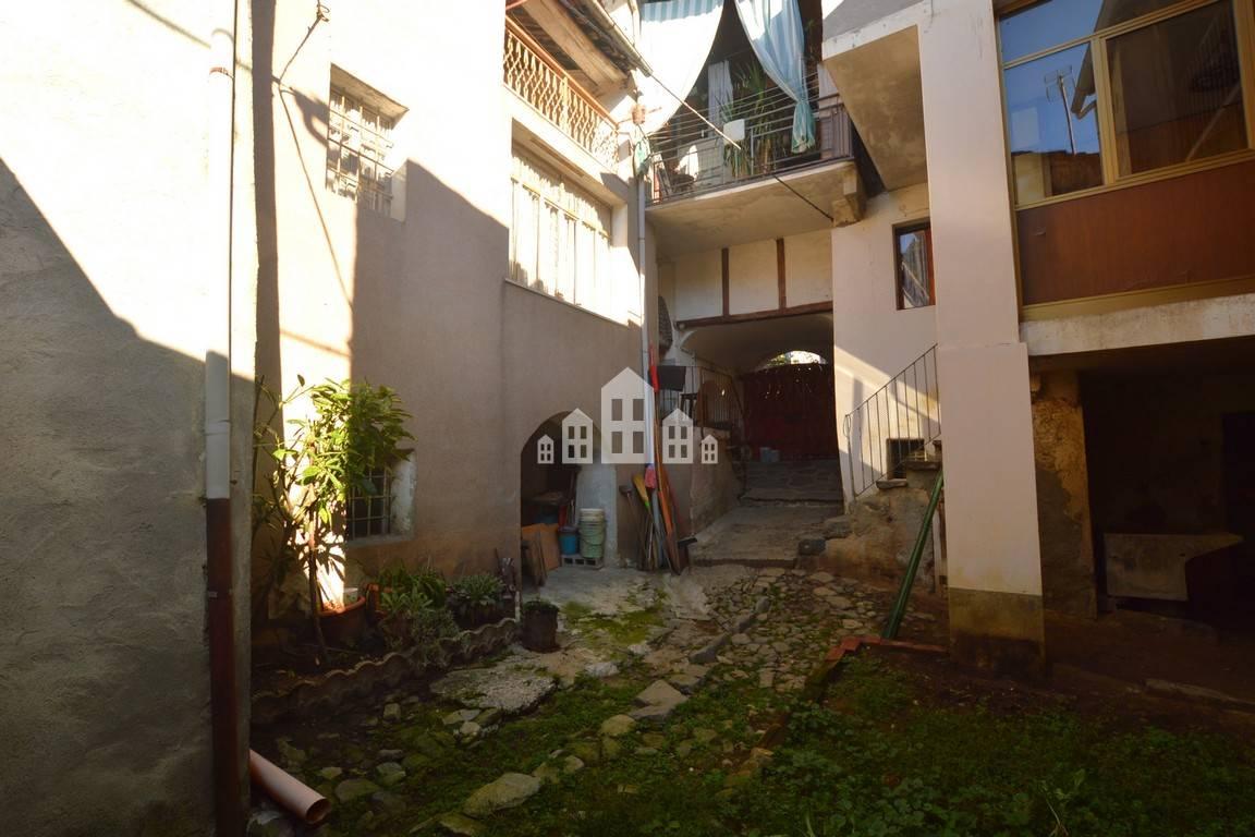 Casa indipendente in vendita a Valchiusa