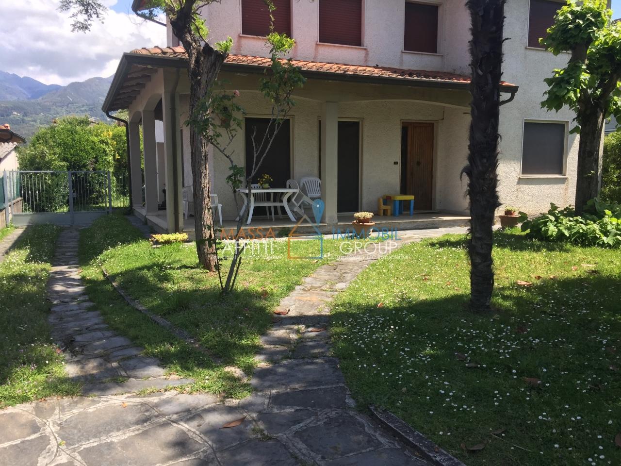 Villa a schiera in affitto a Montignoso