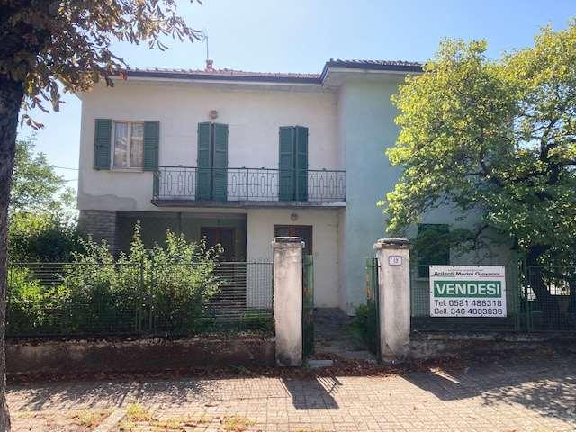 Villa in vendita a Tizzano Val Parma