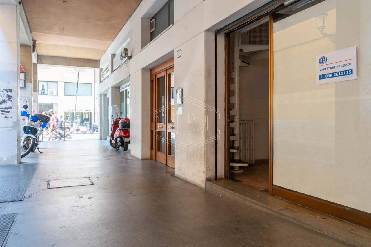 Negozio in affitto a Padova