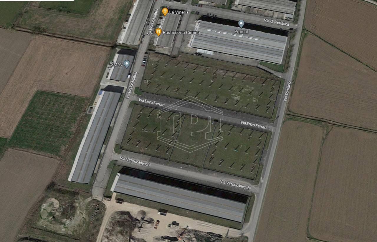 Terreno agricolo in vendita a Vellezzo Bellini