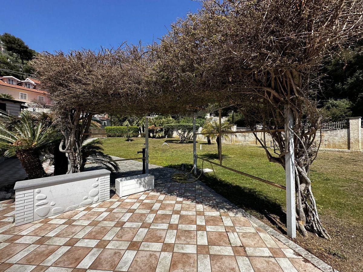 Villa in vendita a Imperia