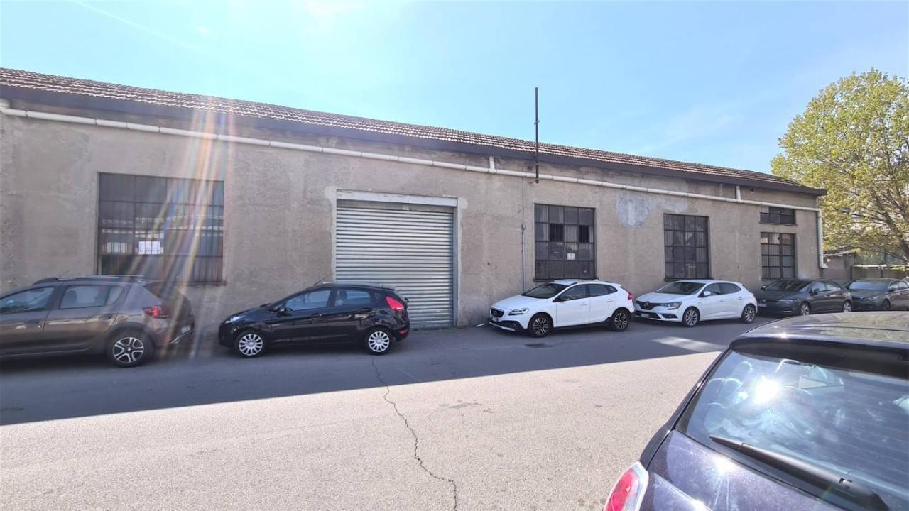 Capannone in vendita a Bareggio