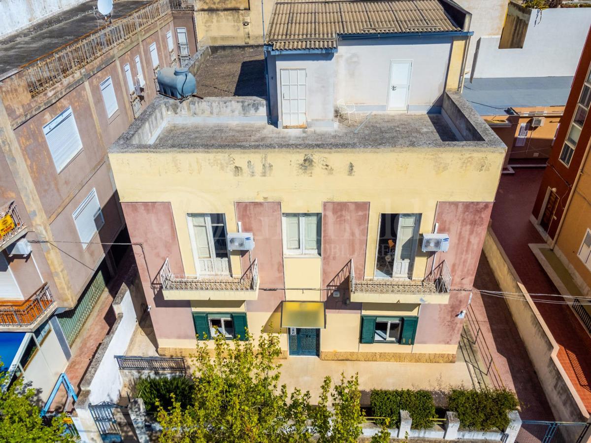 Villa in Viale Santuccio 15, Avola