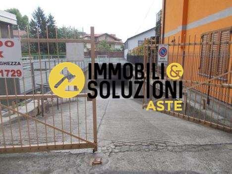 Locale commerciale in vendita a Limbiate