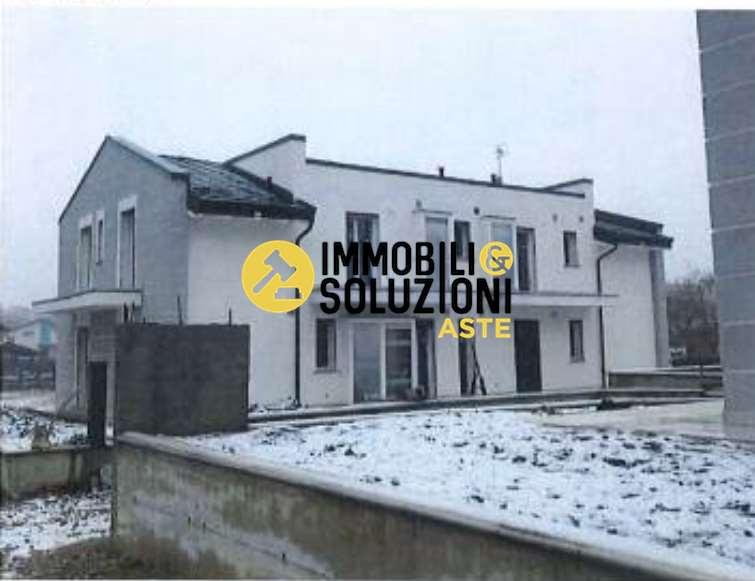 Villa bifamiliare in vendita a Malnate