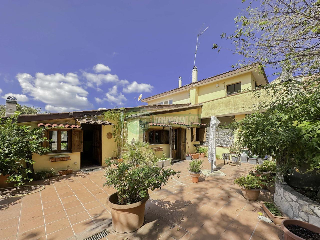 Casa indipendente in vendita a Anguillara Sabazia