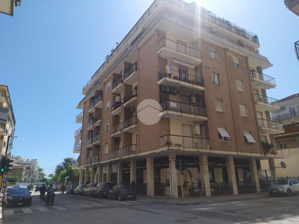 Trilocale in Via Parini 46, Grottammare