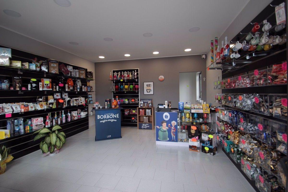 Esercizio commerciale in vendita a Trecastagni