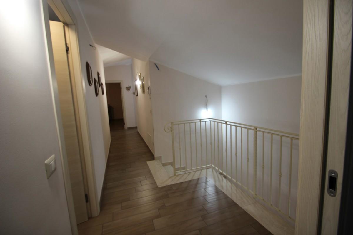 Villa in vendita a San Giovanni La Punta Foto-32