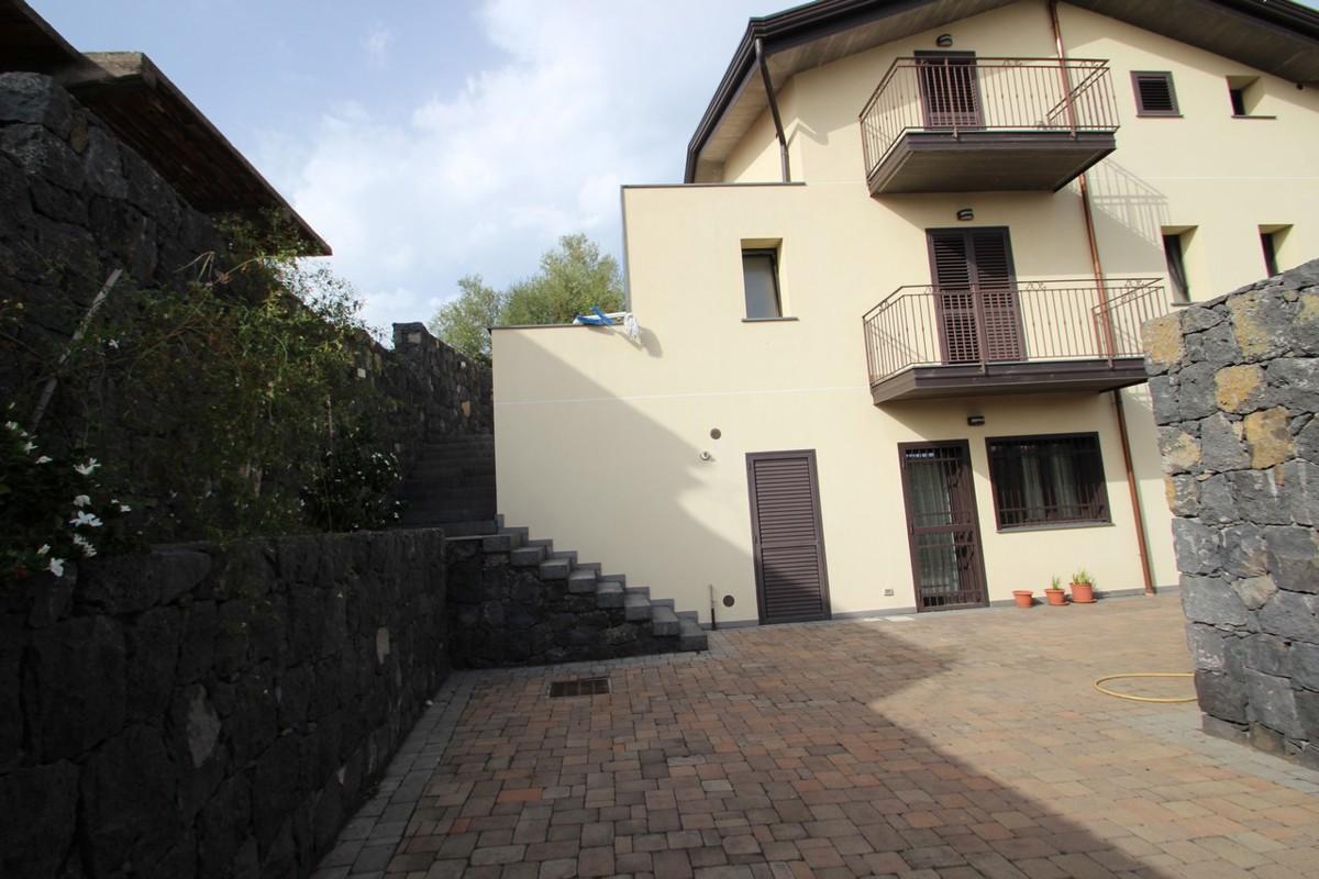 Villa in vendita a San Giovanni La Punta Foto-3