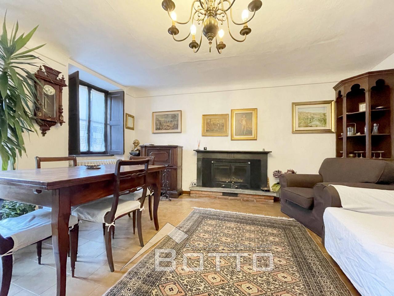 Casa indipendente in vendita a Paruzzaro