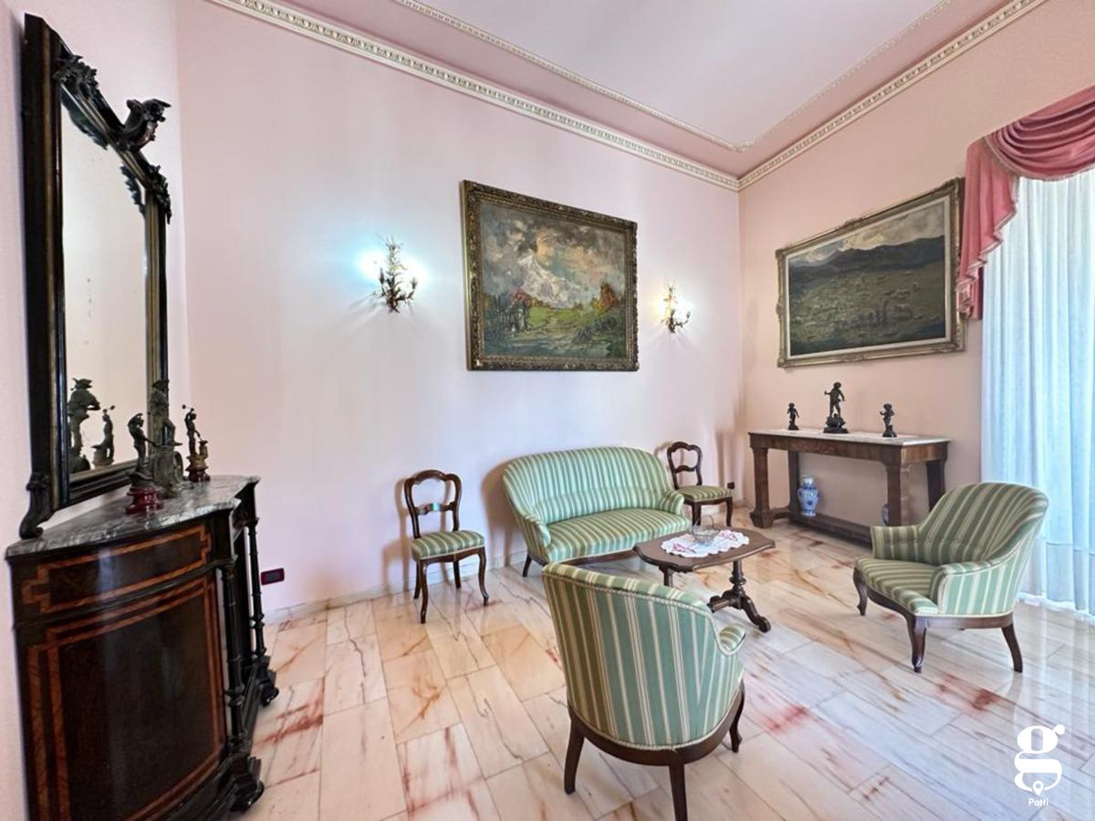 Palazzo in vendita a Patti