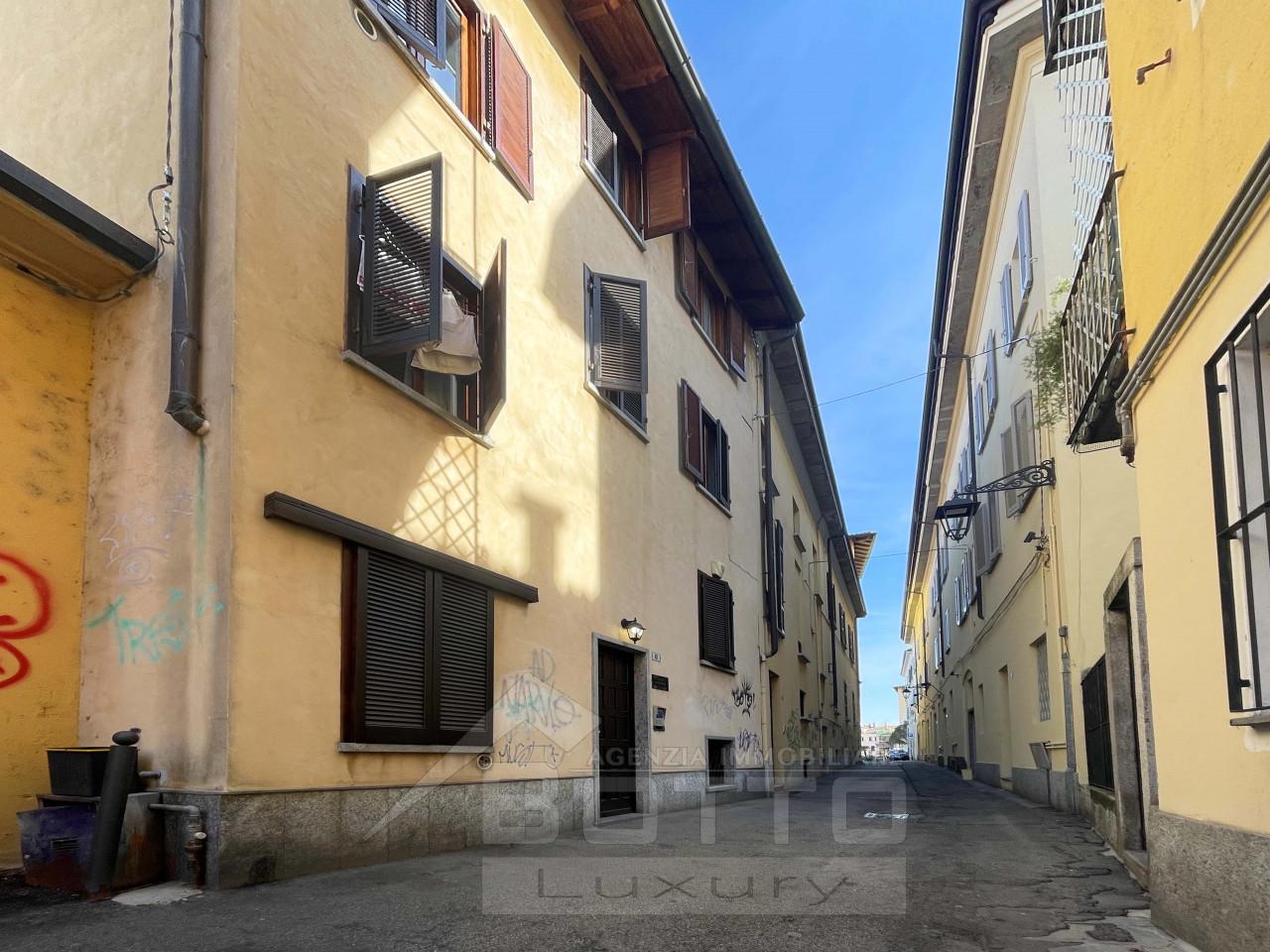 Casa indipendente in vendita a Arona