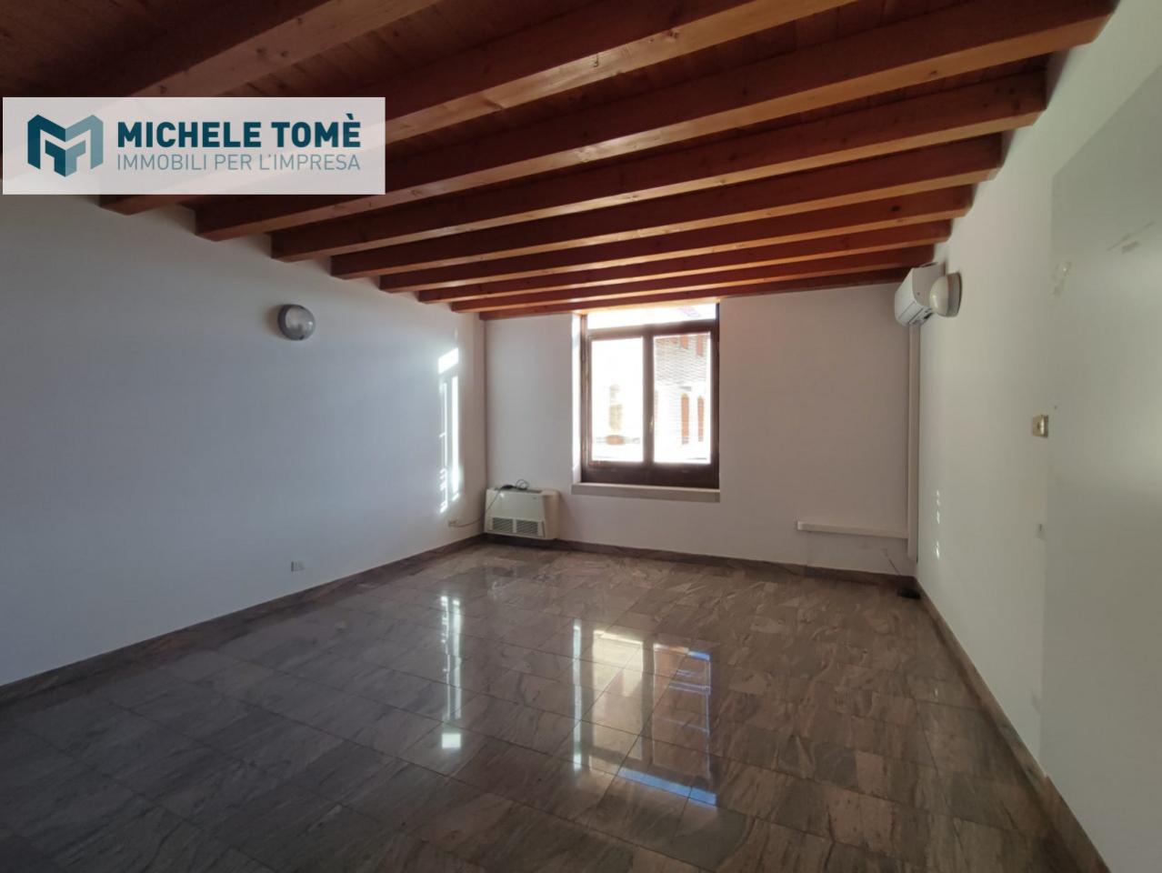 Ufficio in affitto a Dolce'