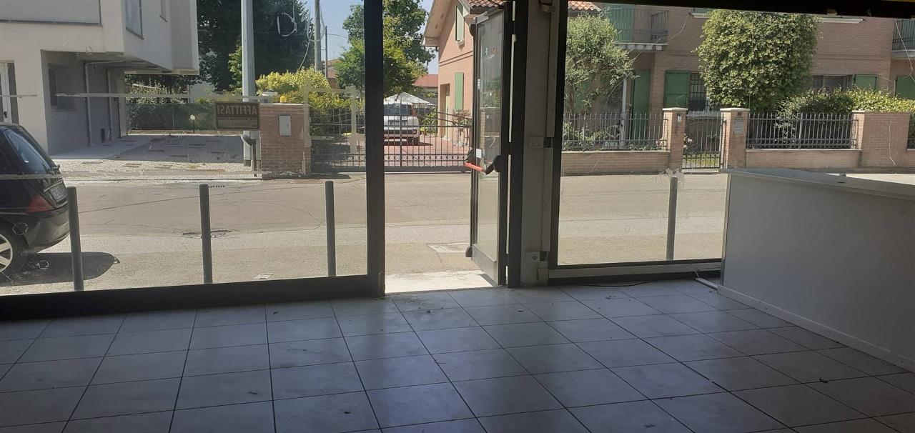 Negozio in affitto a Cavezzo