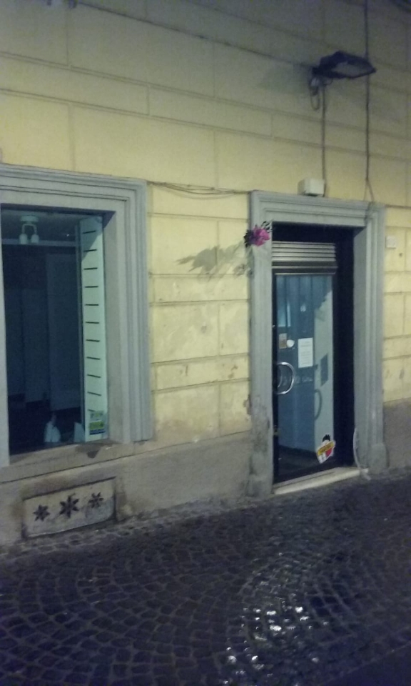 Negozio in affitto a Velletri