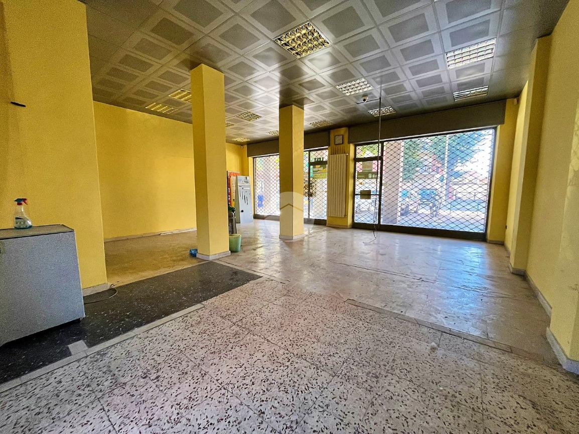 Negozio in vendita a Cirie'