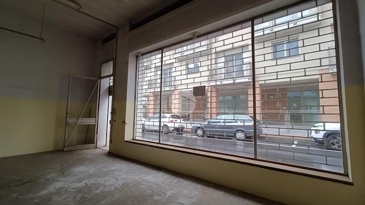 Negozio in affitto a Cirie'