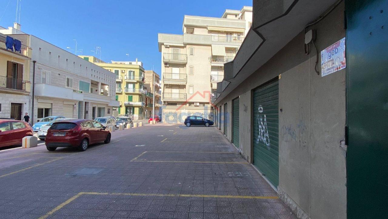 Magazzino in affitto a Trani