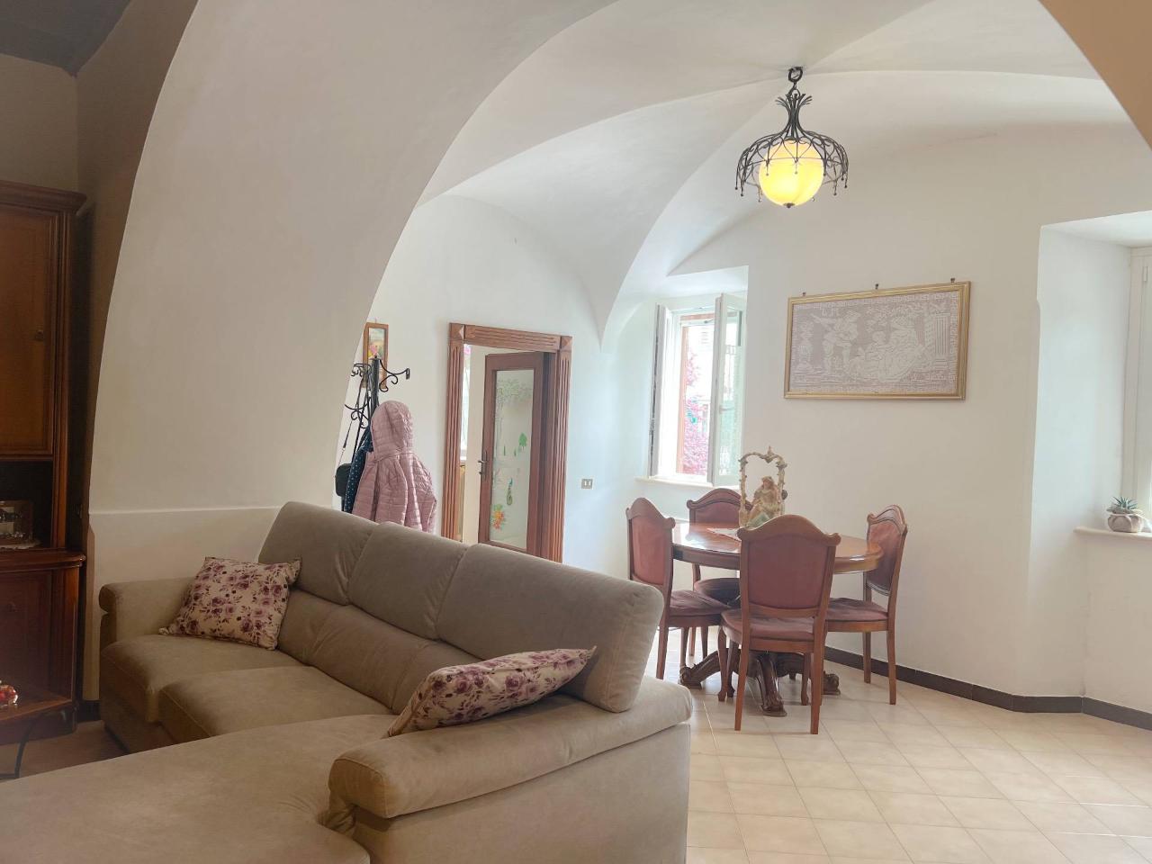 Appartamento in Piazza Regina Margherita 7, Acuto