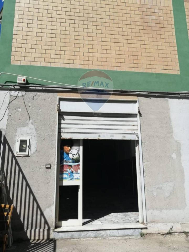 Negozio in vendita a Arzano