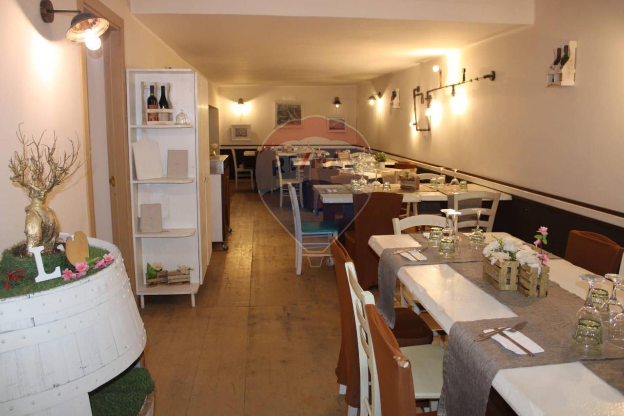 Esercizio commerciale in vendita a Aversa