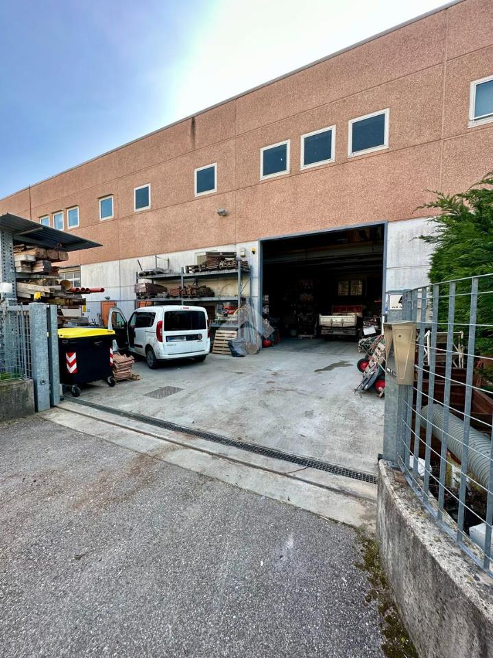 Capannone in vendita a Arco