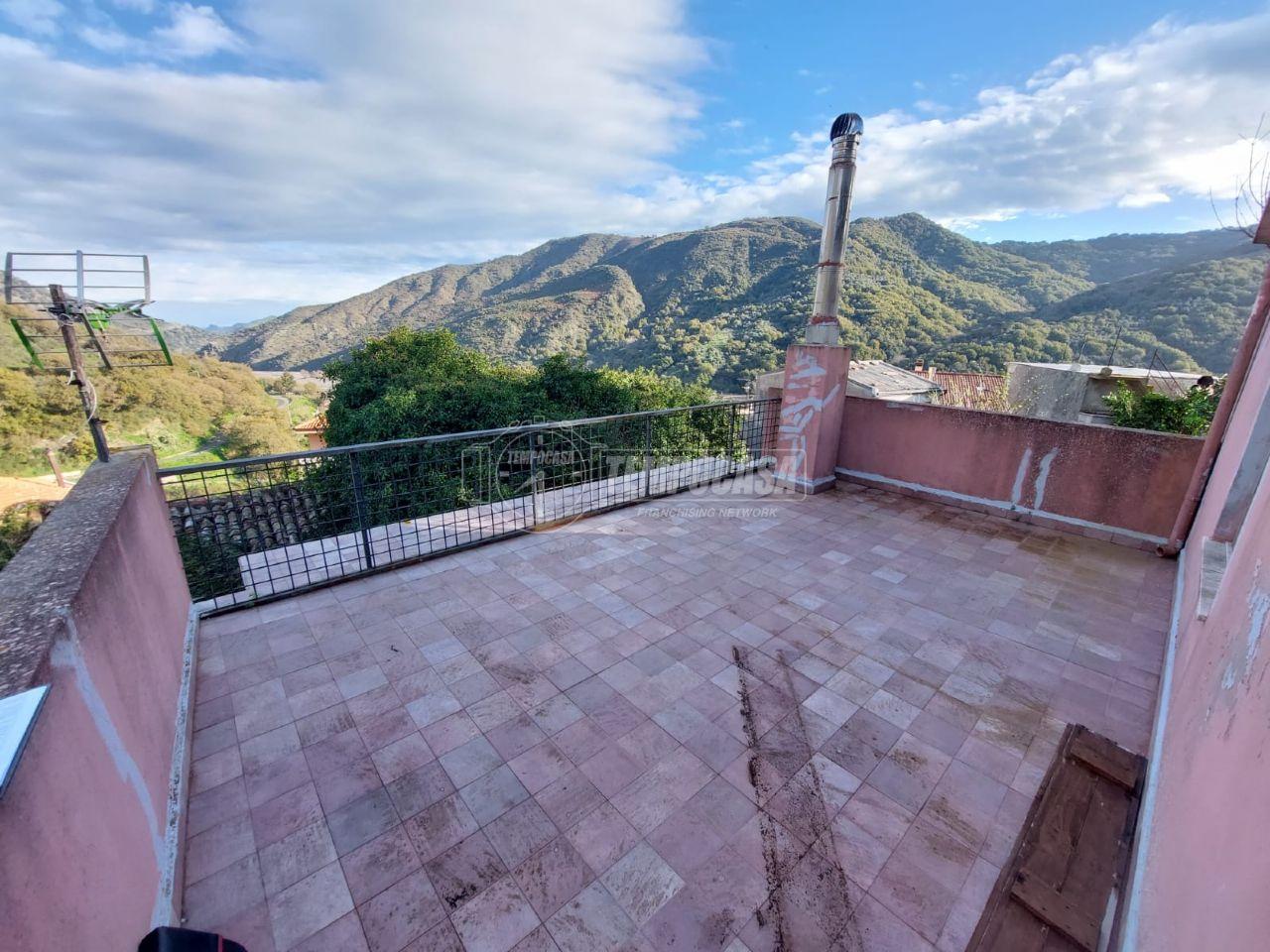 Casa indipendente in vendita a Fondachelli Fantina