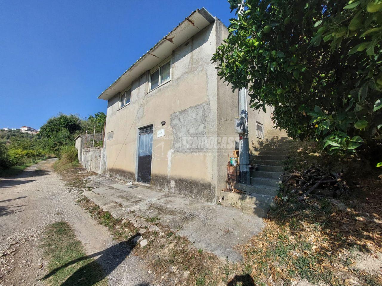 Magazzino in vendita a Pace Del Mela