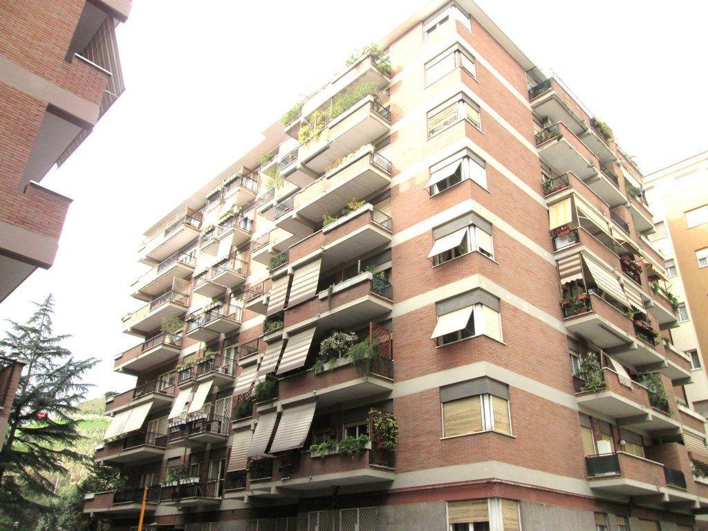 Trilocale in Via Gino Nais 46, Roma