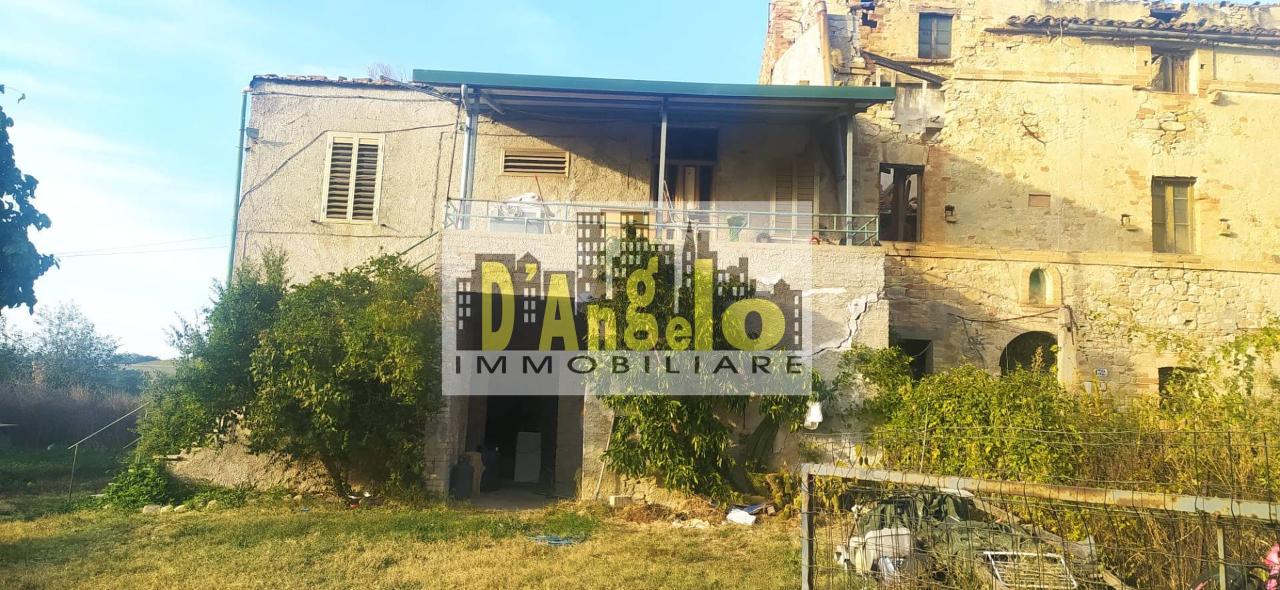Casa indipendente in vendita a Montalto Delle Marche