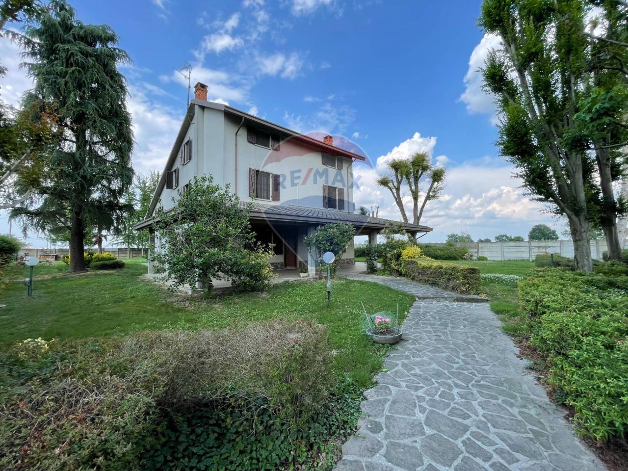 Casa indipendente in vendita a Torre De' Picenardi