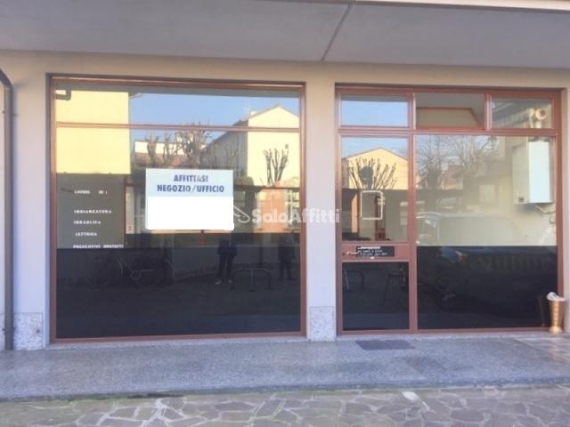 Negozio in affitto a Crema