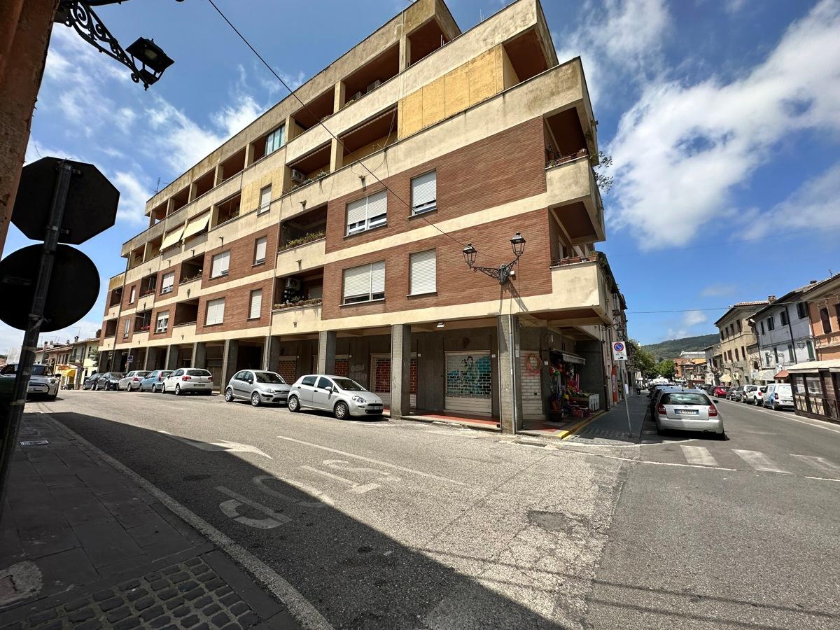 Esercizio commerciale in vendita a Manziana