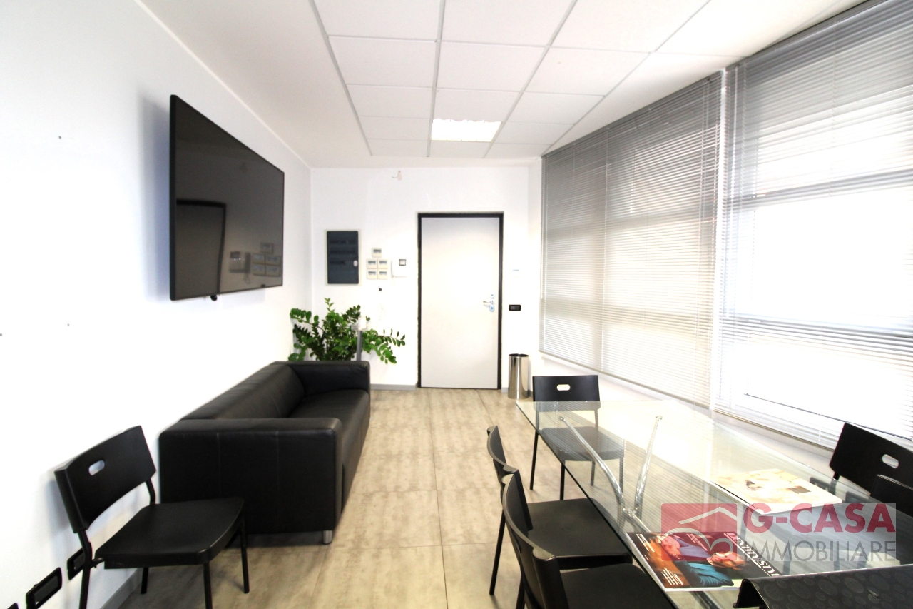 Ufficio in affitto a Bollate