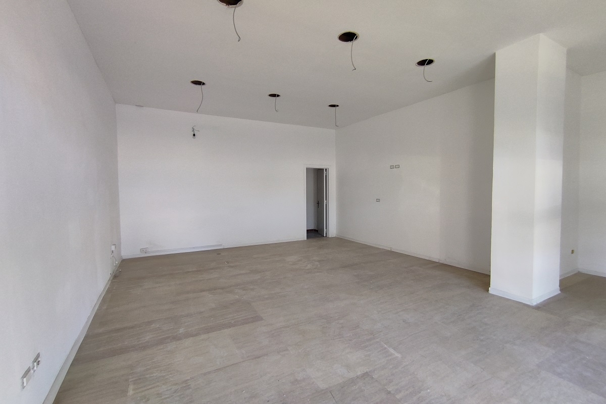 Locale commerciale in vendita a Lecce