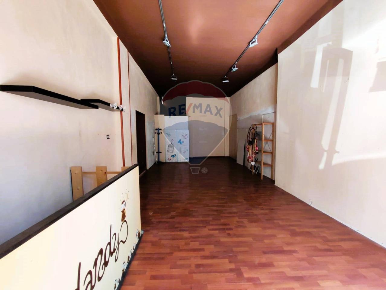 Negozio in affitto a Turi