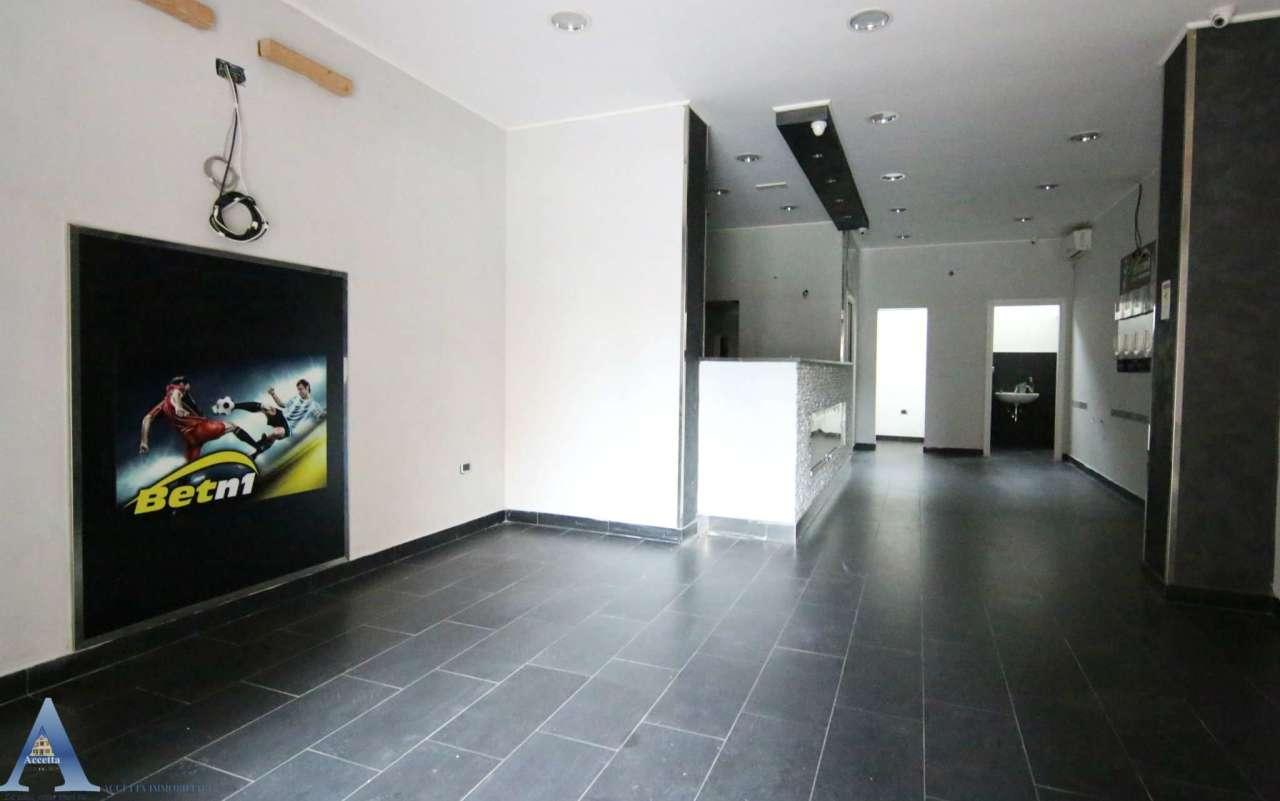 Palazzina commerciale in vendita a Taranto