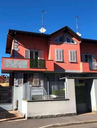 Villa bifamiliare in vendita a Trezzano Sul Naviglio