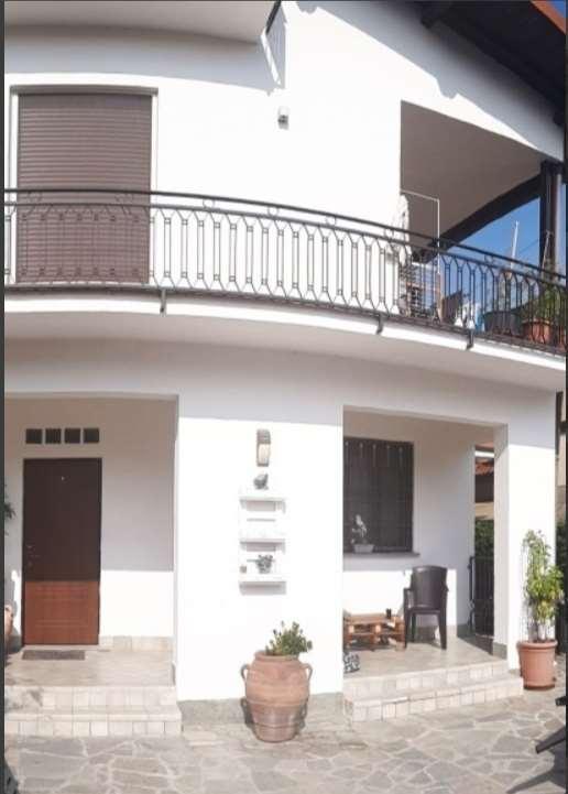 Villa bifamiliare in vendita a Meda