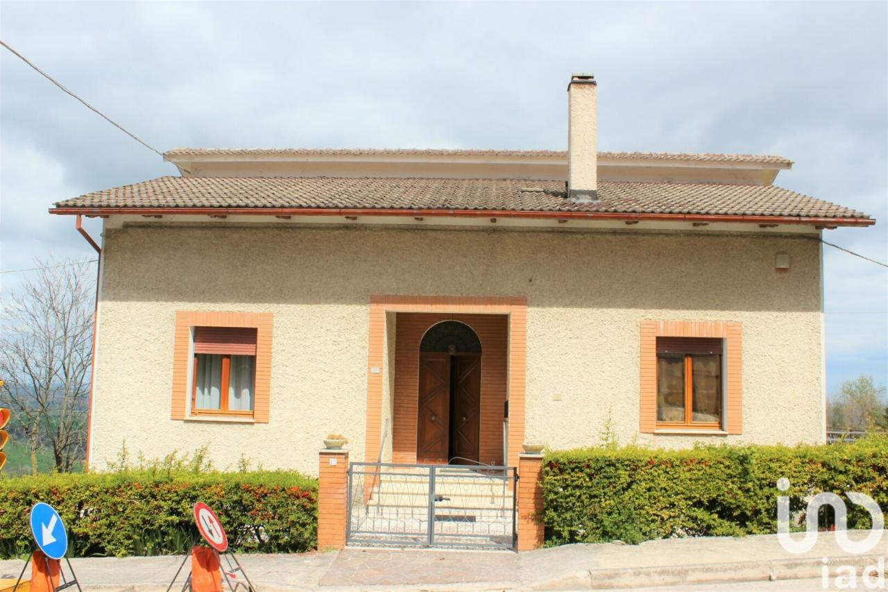 Villa in Viale Santini Dottor Pietro N 13, Loro Piceno