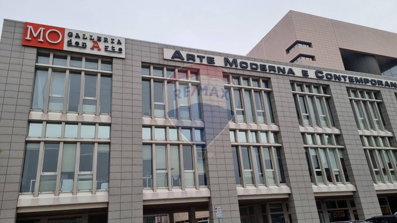 Showroom in vendita a Modena