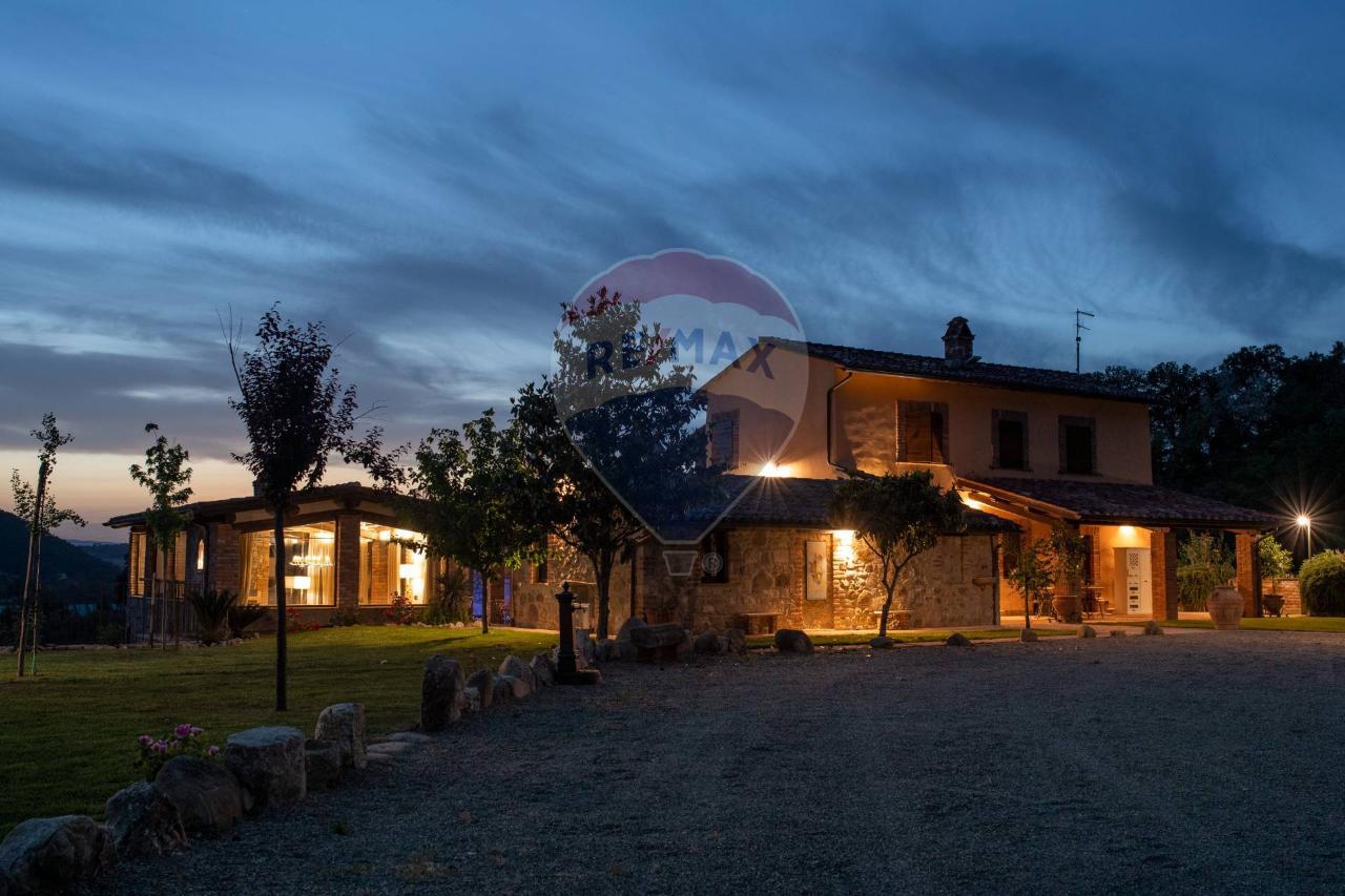 Villa in vendita a Baschi