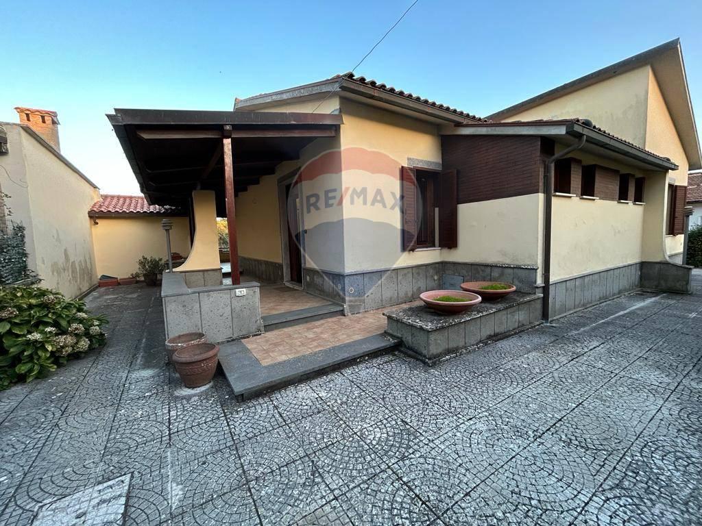 Villa in vendita a Onano