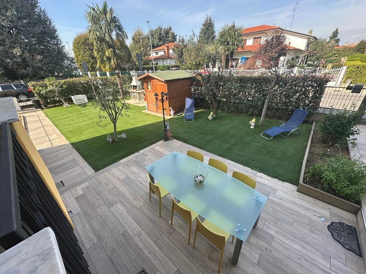 Appartamento in vendita a Biassono