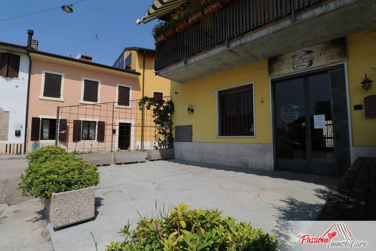 Negozio in affitto a Verona
