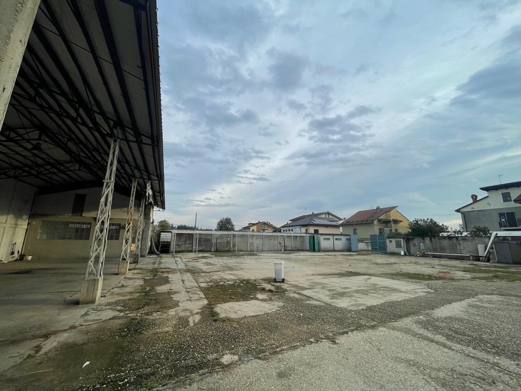 Capannone in vendita a Villastellone