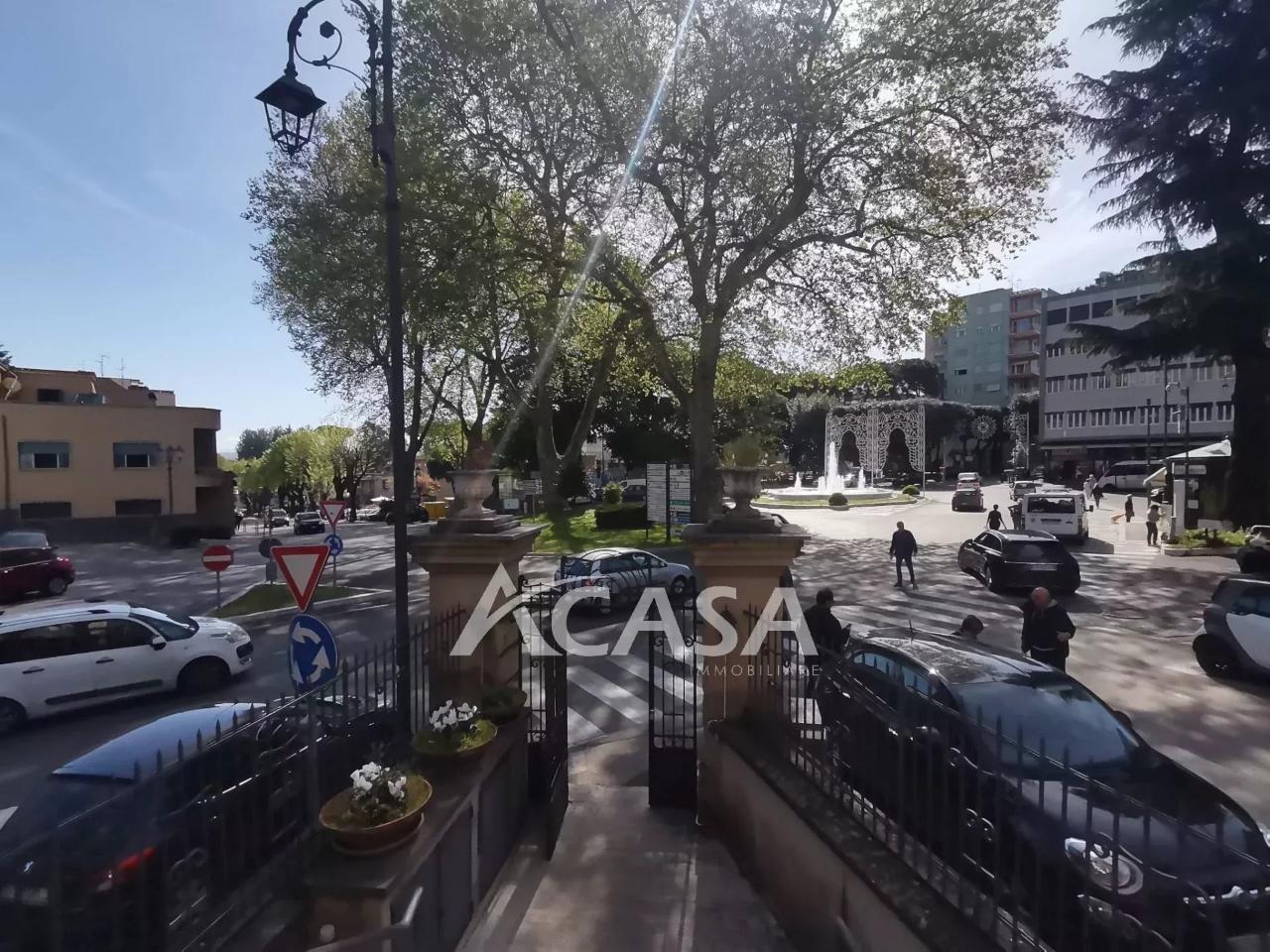 Negozio in affitto a Velletri